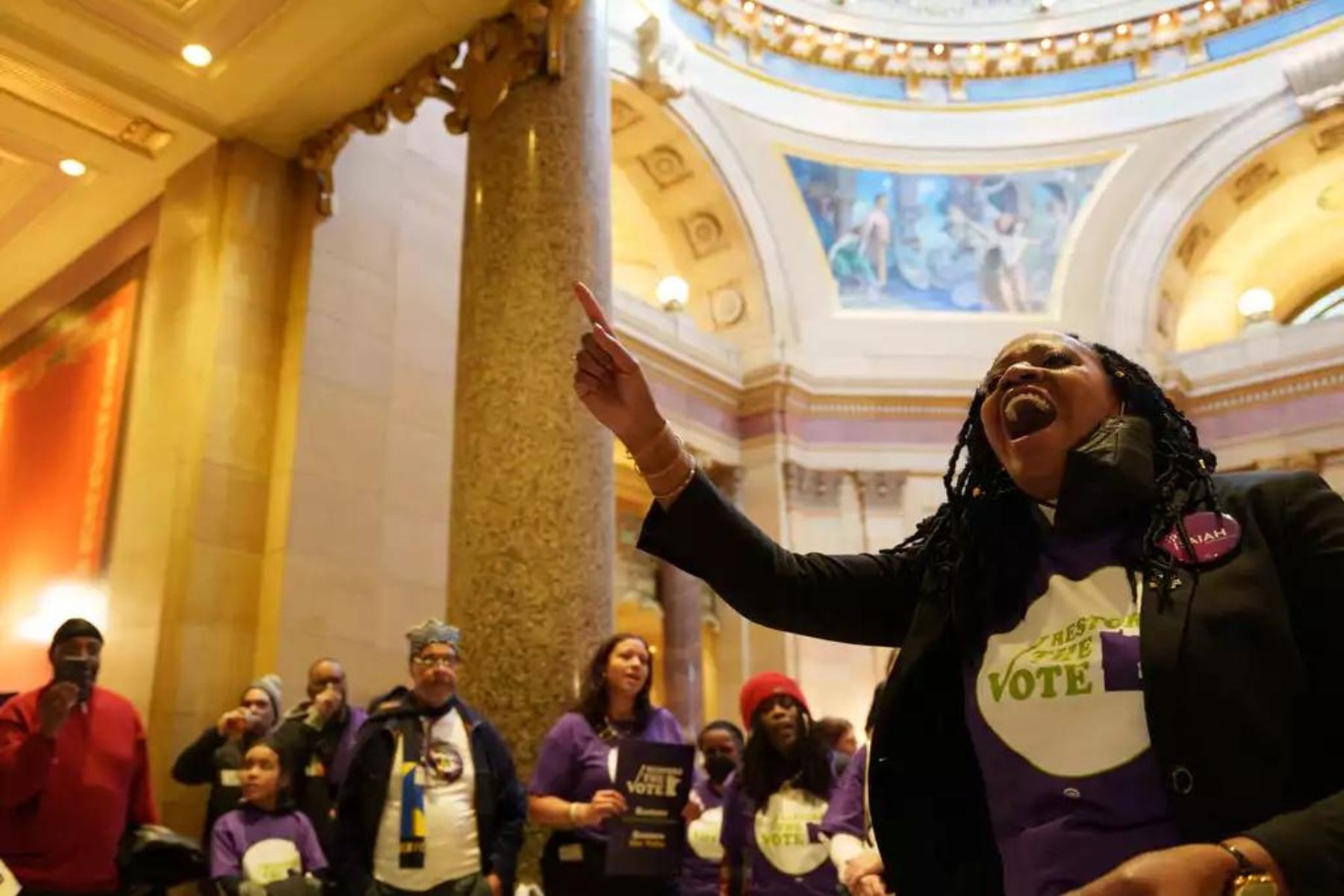 Minnesota Senate expands voting rights to felons