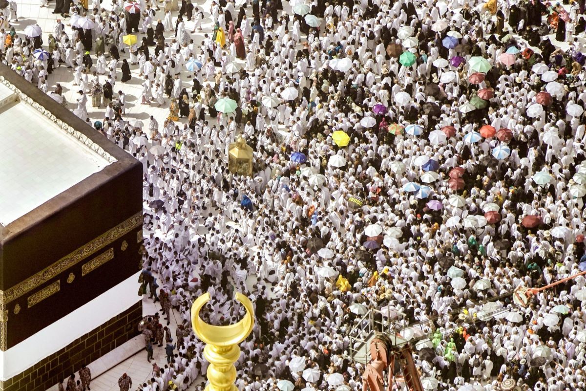 Why do Muslims make the Hajj pilgrimage to Mecca?