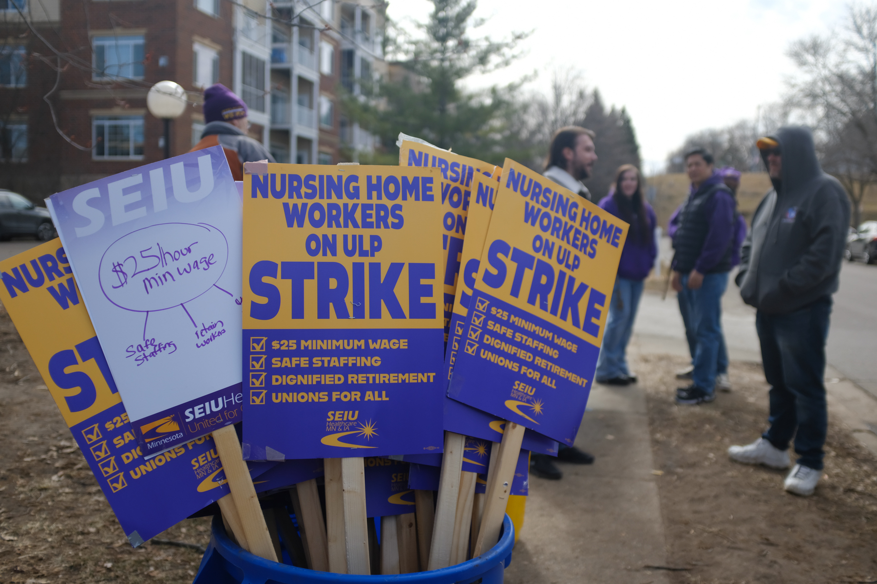 Hundreds of Twin Cities nursing home workers strike for 24 hours